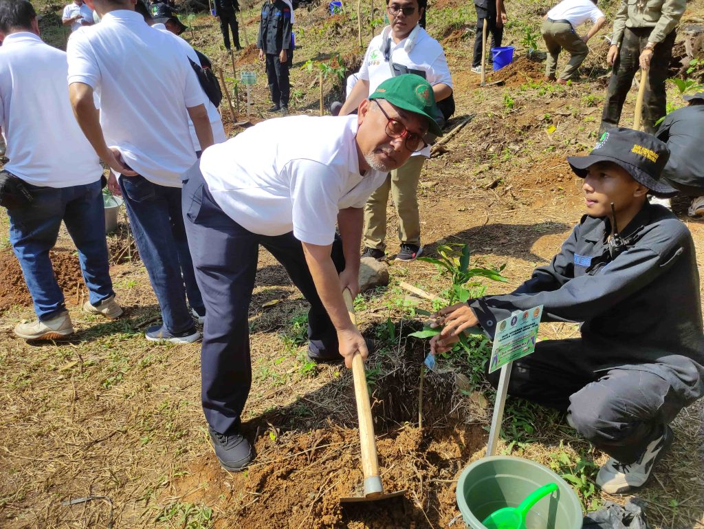 Foto: Yayasan SWJ Menanam di Taman Hutan Kampus IPB - AgroIndonesia